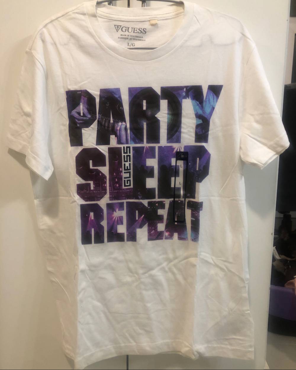 Renová Tu Vestidor - Remera Guess