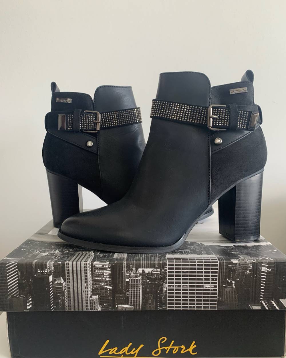 Renová Tu Vestidor - Botas Lady Stork