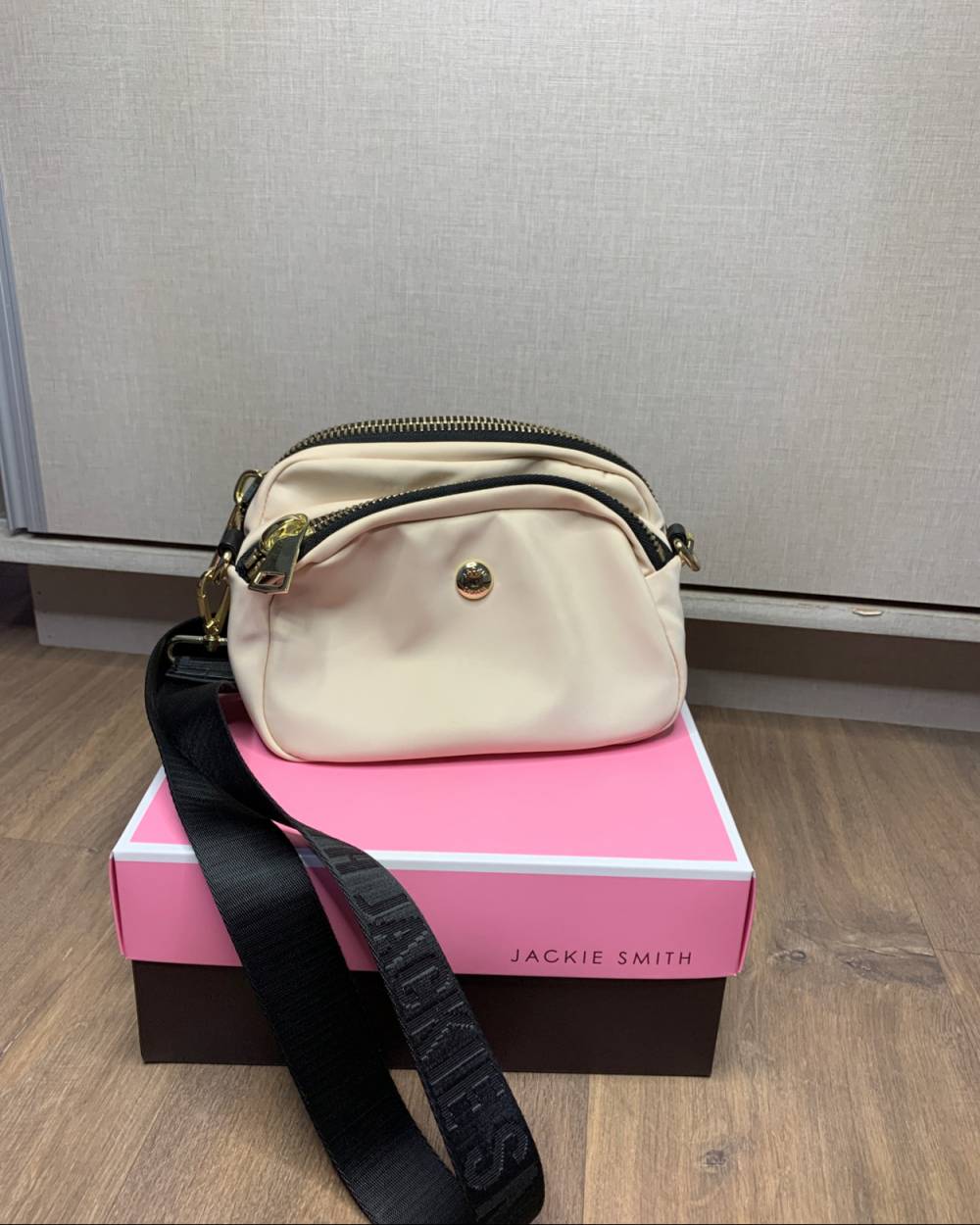 Renová Tu Vestidor - Cartera Jackie Smith