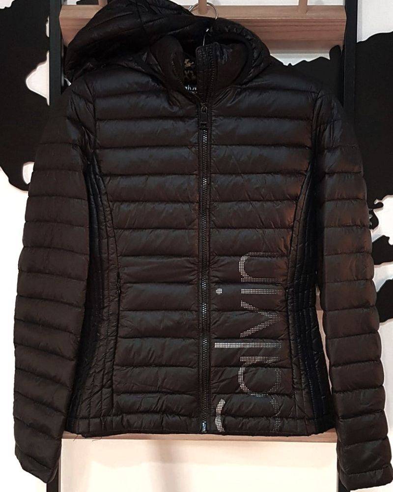 Renová Tu Vestidor - Campera Calvin Klein