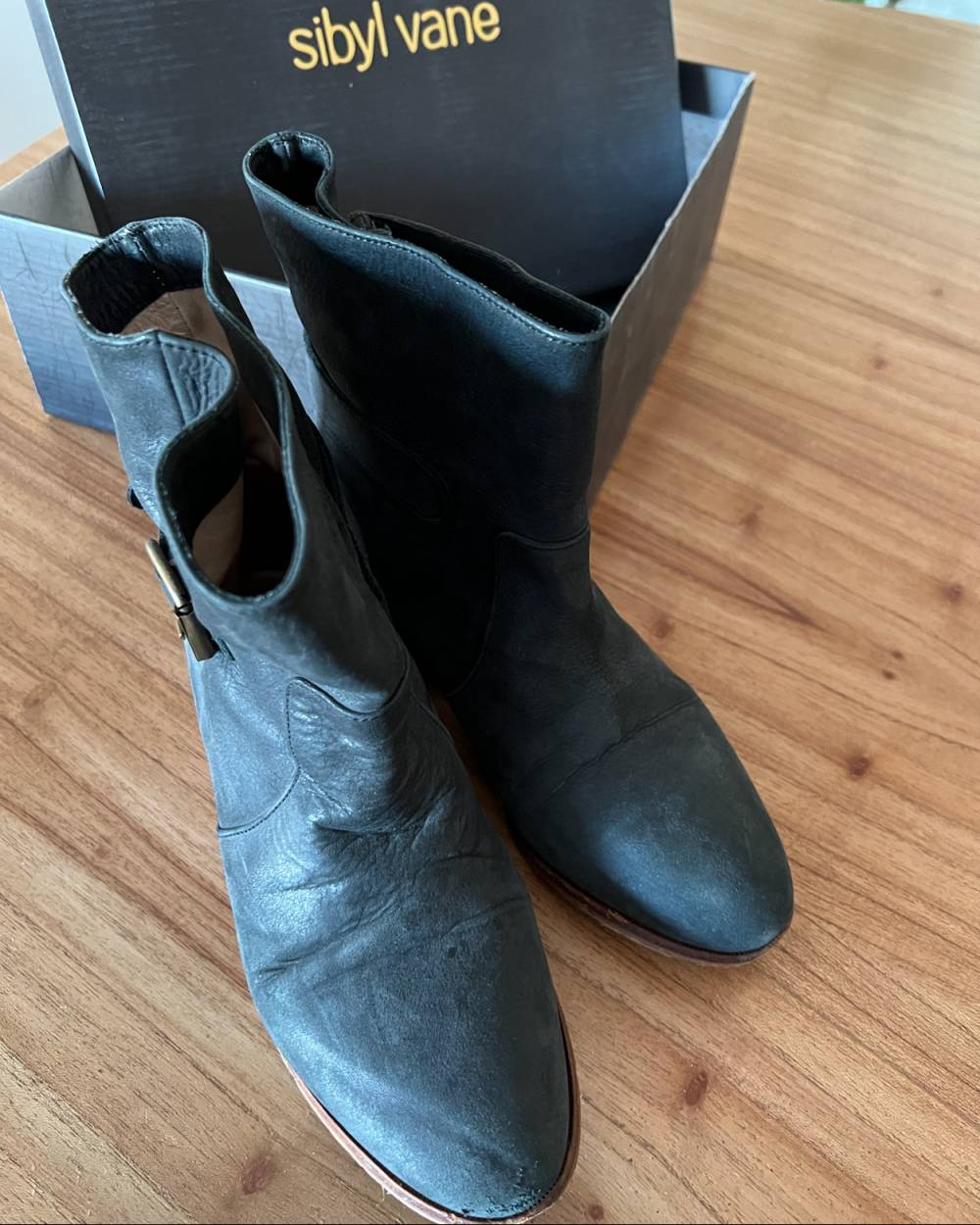 Renová Tu Vestidor - Botas Sybil Vane