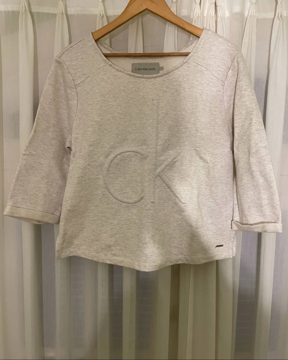 Renová Tu Vestidor - Buzo Calvin Klein