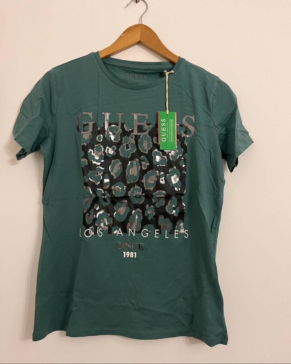 Renová Tu Vestidor - Remera Guess