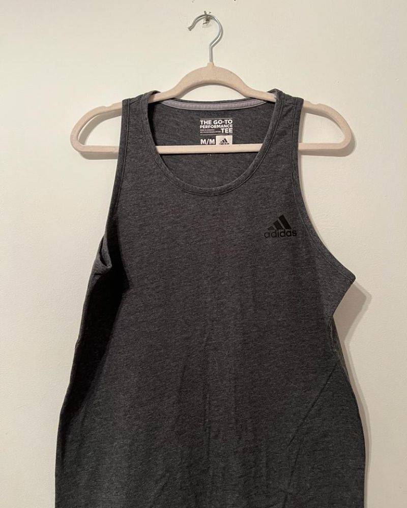 Renová Tu Vestidor - Remera Adidas