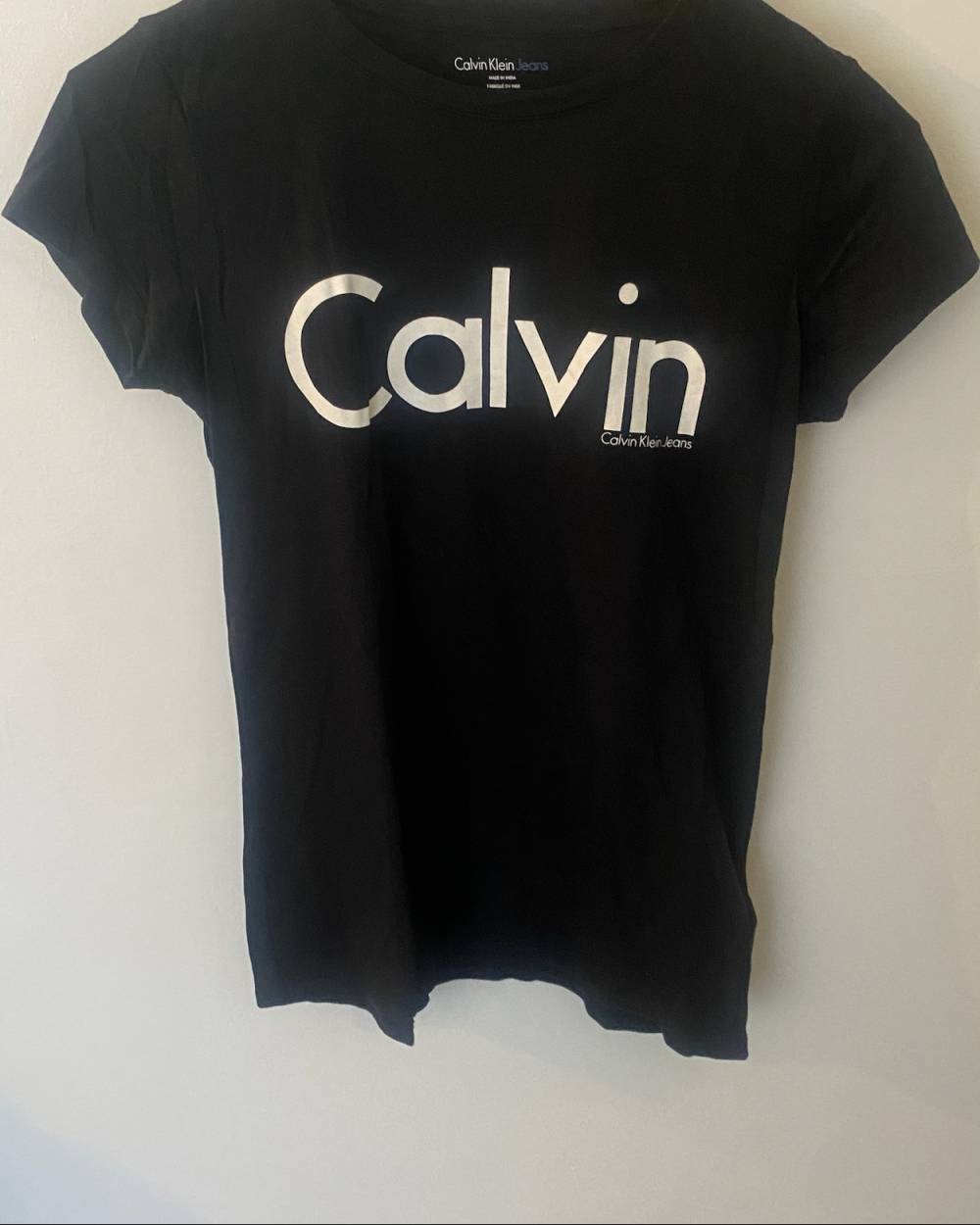 Renová Tu Vestidor - Remera Calvin Klein