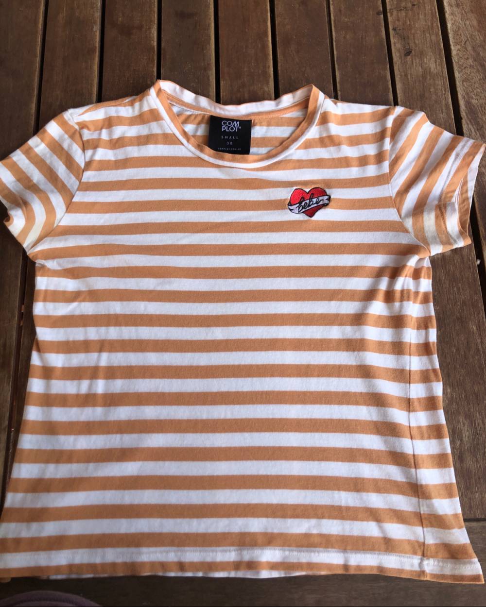Renová Tu Vestidor - Remera Complot