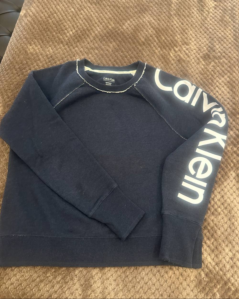 Renová Tu Vestidor - Buzo Calvin Klein