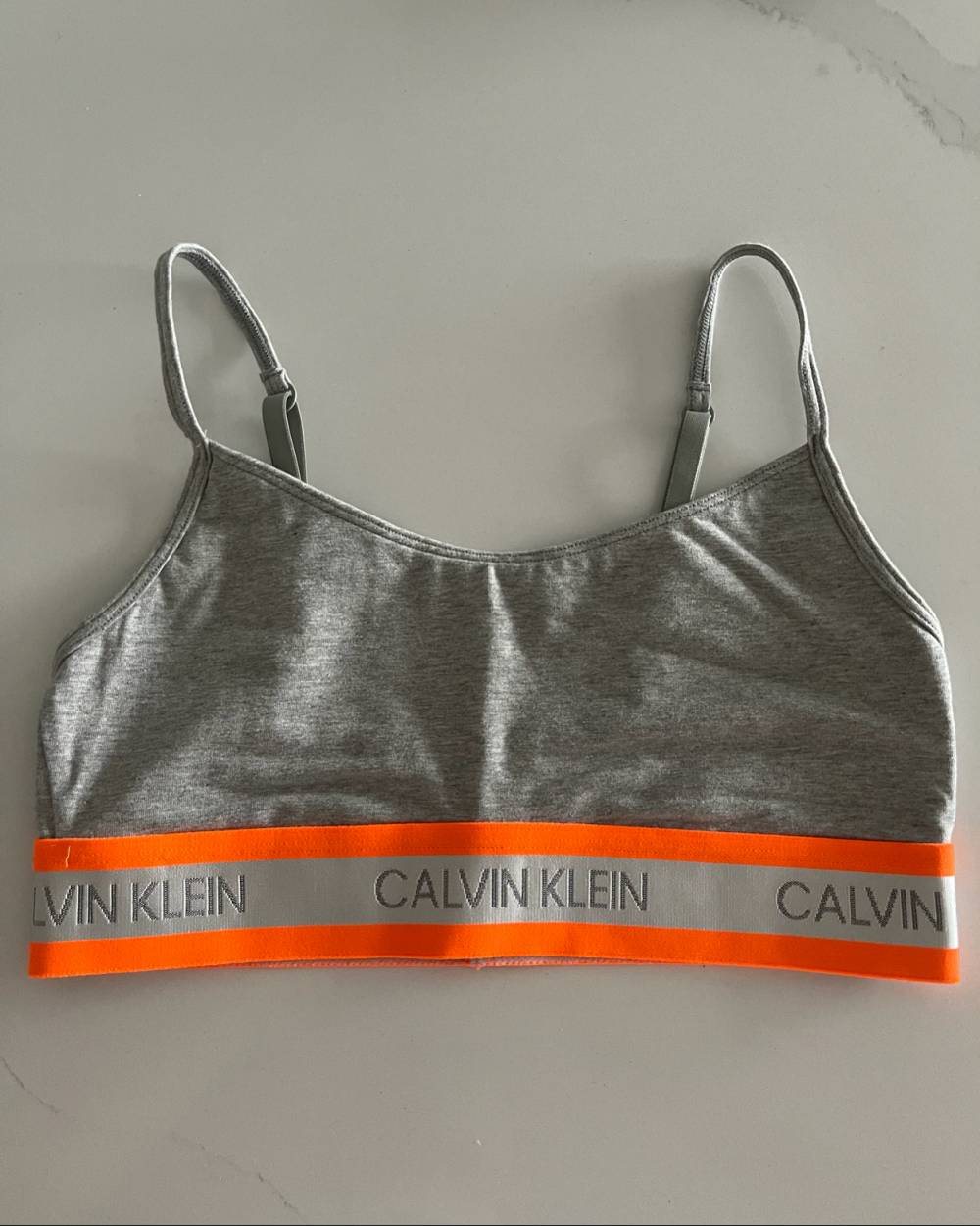 Renová Tu Vestidor - Remera Calvin Klein
