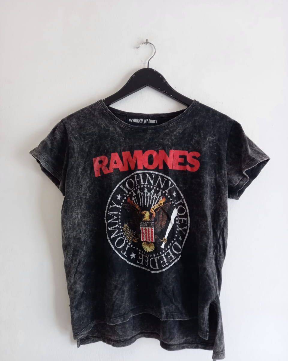Renová Tu Vestidor - Remera Naiawada