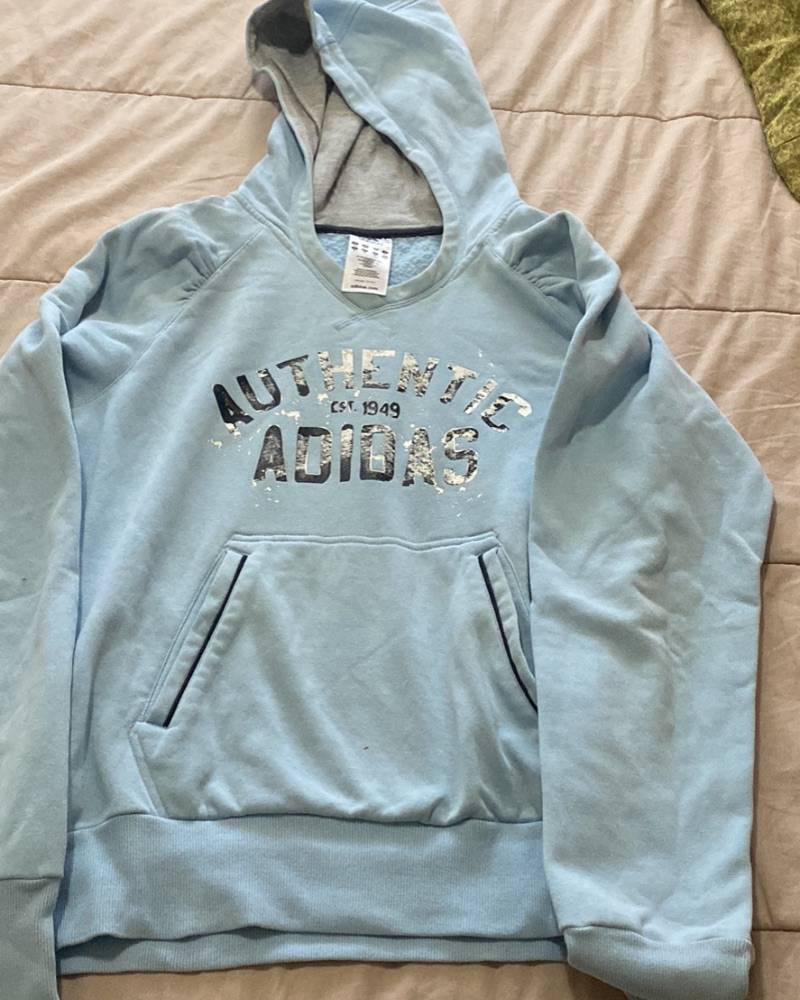 Renová Tu Vestidor - Buzo Adidas