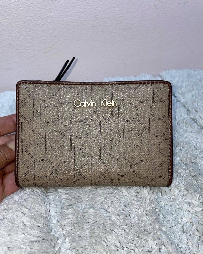 Renová Tu Vestidor - Billetera Calvin Klein