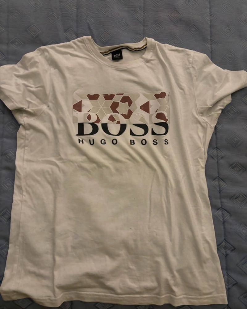 Renová Tu Vestidor - Remera Hugo Boss