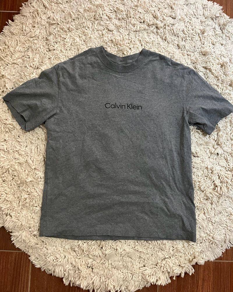 Renová Tu Vestidor - Remera Calvin Klein
