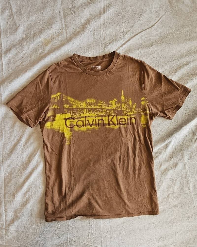 Renová Tu Vestidor - Remera Calvin Klein