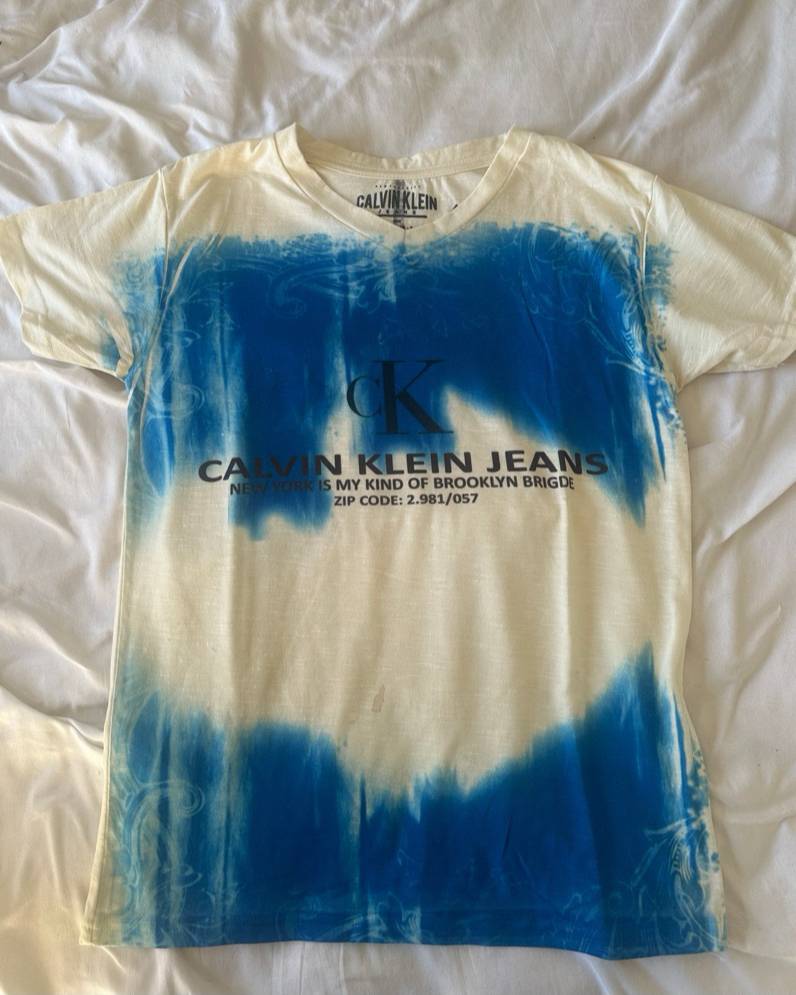 Renová Tu Vestidor - Remera Calvin Klein