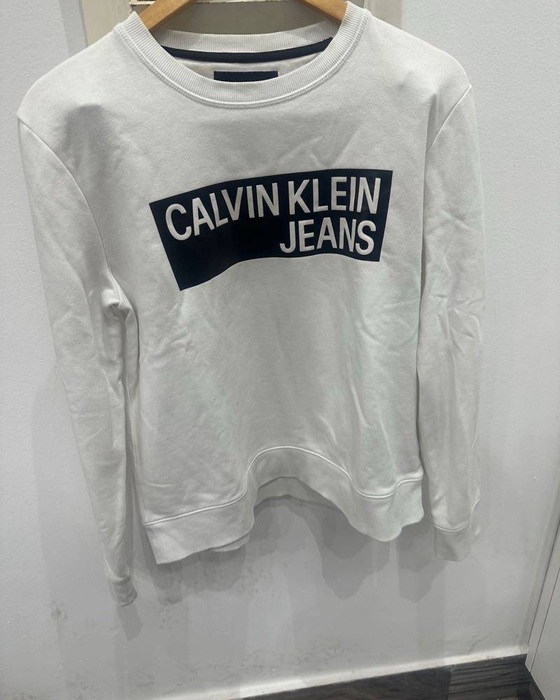 Renová Tu Vestidor - Buzo Calvin Klein
