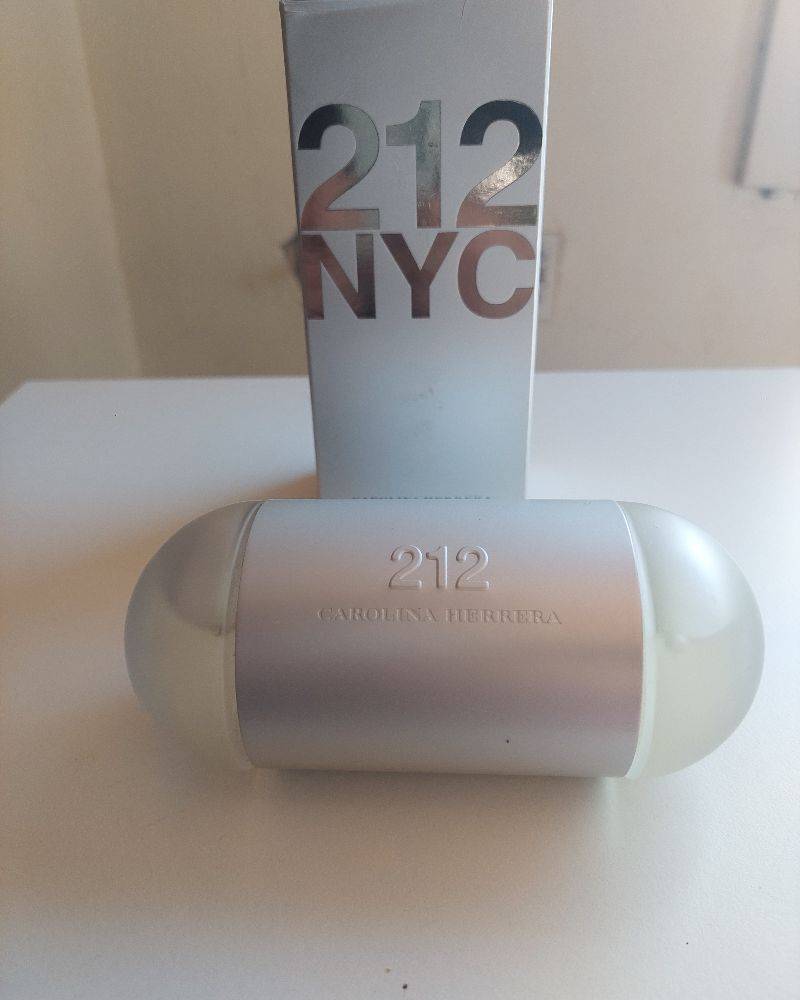 Renová Tu Vestidor - Perfume Carolina Herrera Belleza